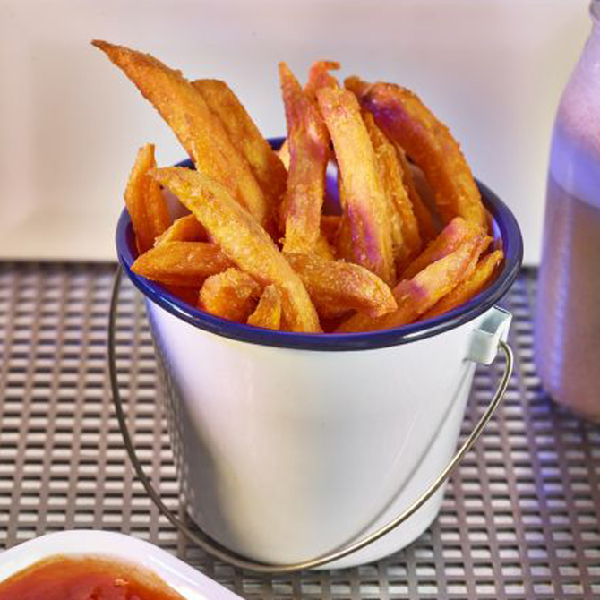 Genware Enamel Bucket White with Blue Rim 10cm