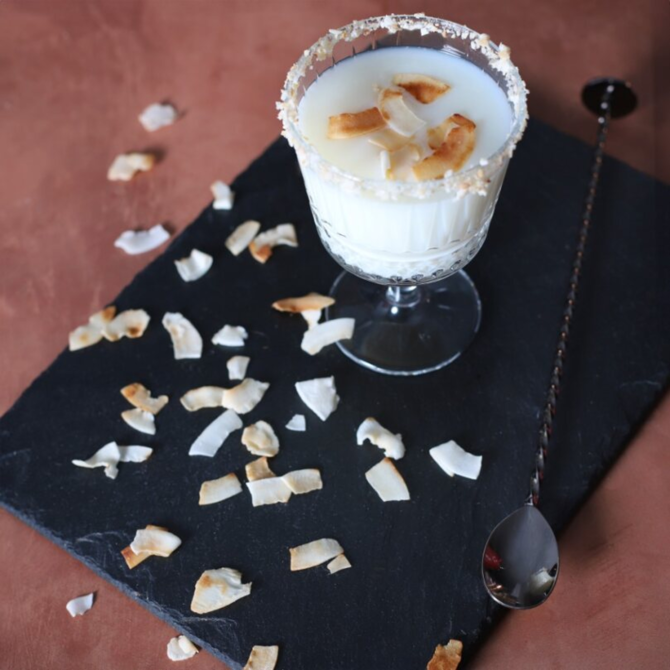 Frona Dried Coconut Pieces 25g