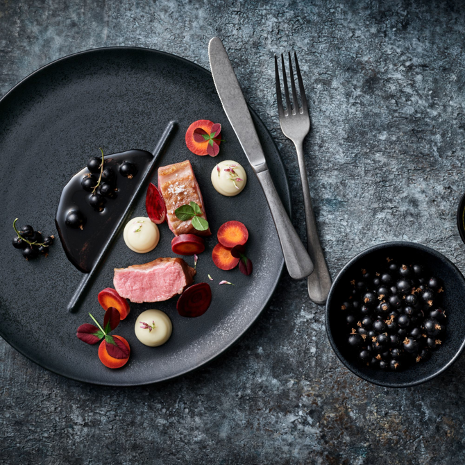 Coast & Country Plate Flat Round One Ridge 28cm